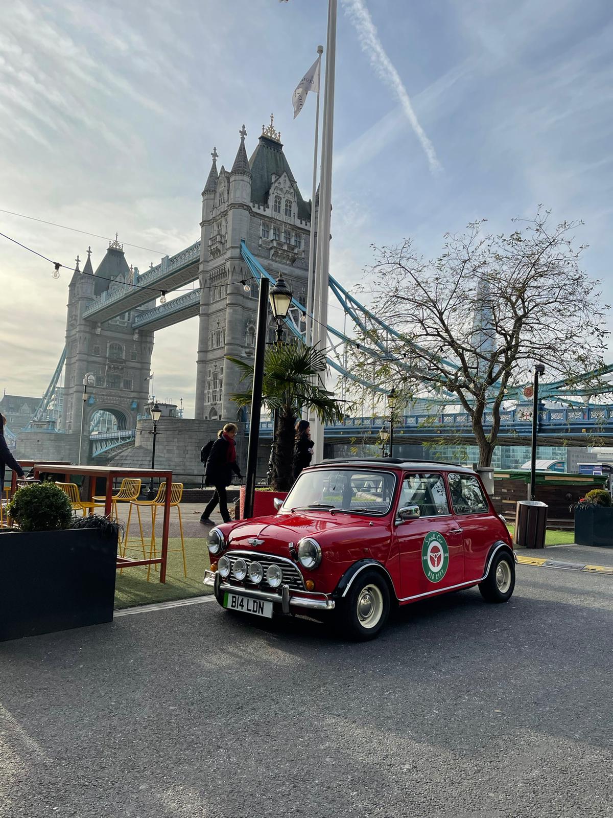 Private Classic Car Tour Landmarks of London by smallcarBIGCITY